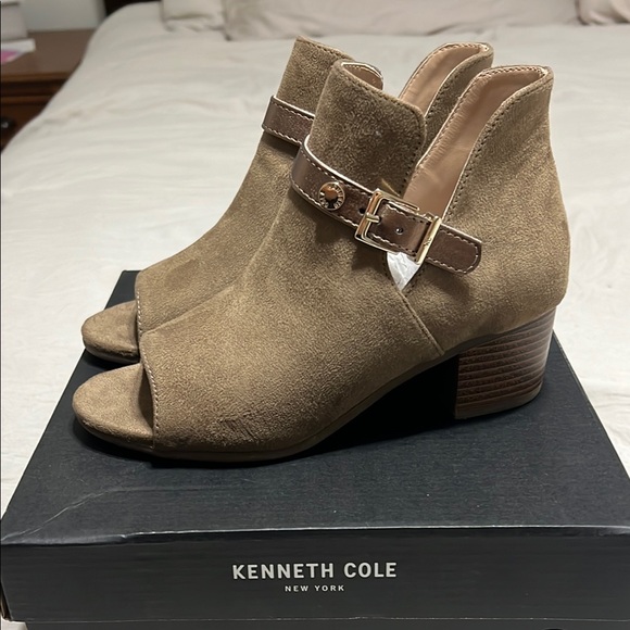 Kenneth Cole New York | Shoes | Kenneth Cole Light Tan Suede Opentoe ...